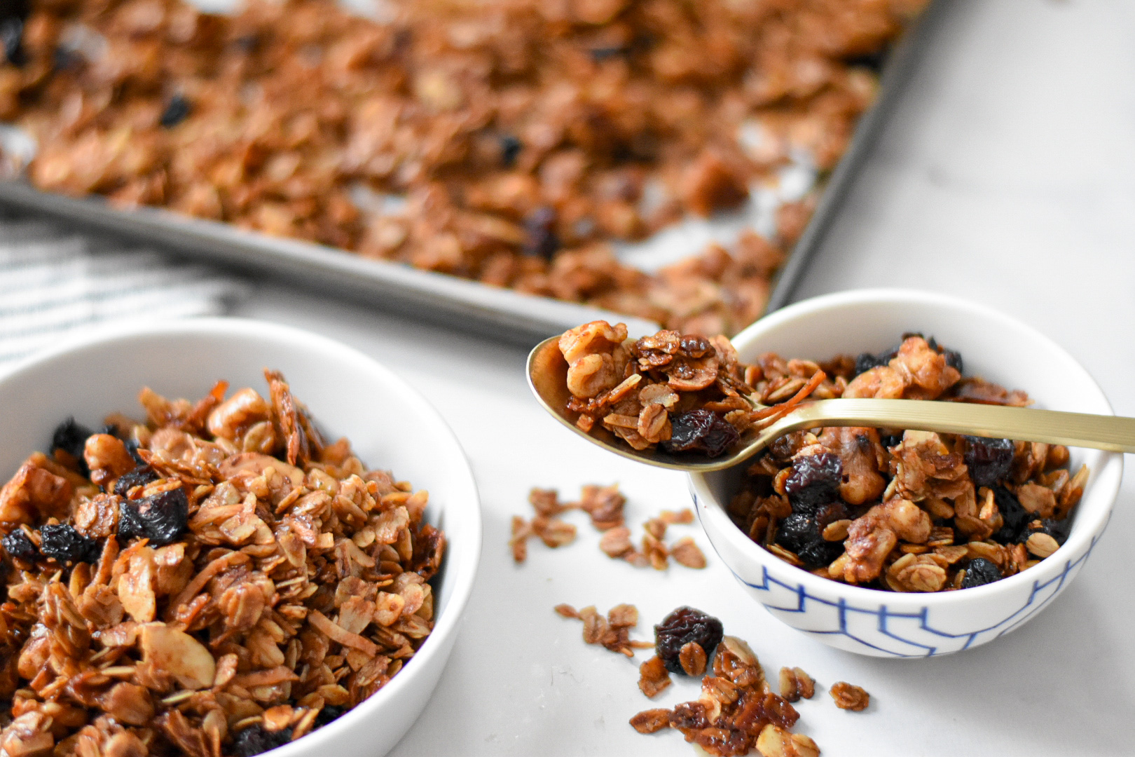 Irresistible Gingerbread Granola (Easy Recipe) | Cozy & Delicious